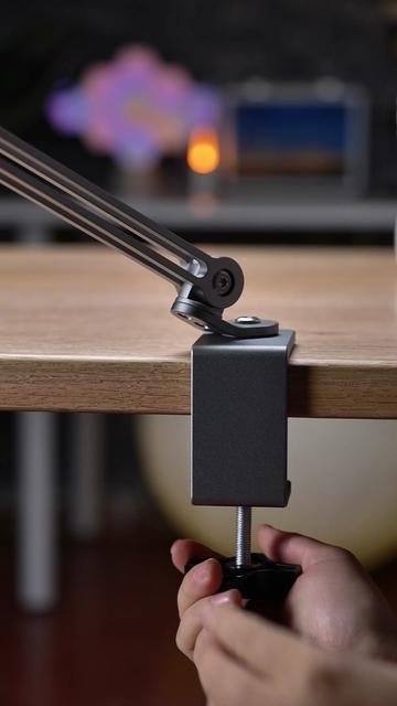 很灵活的ipad支架,当然也可以夹手机、switch,节省桌面空间ip