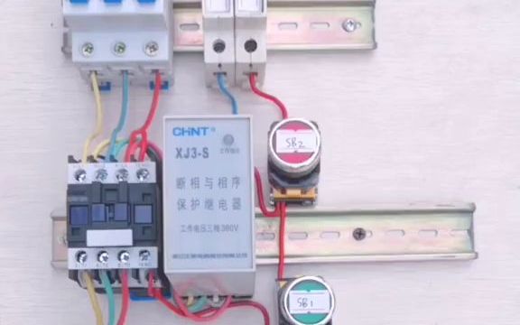 零基础电工知识分享,最简单的自锁二次线路(附实物接线图书)。