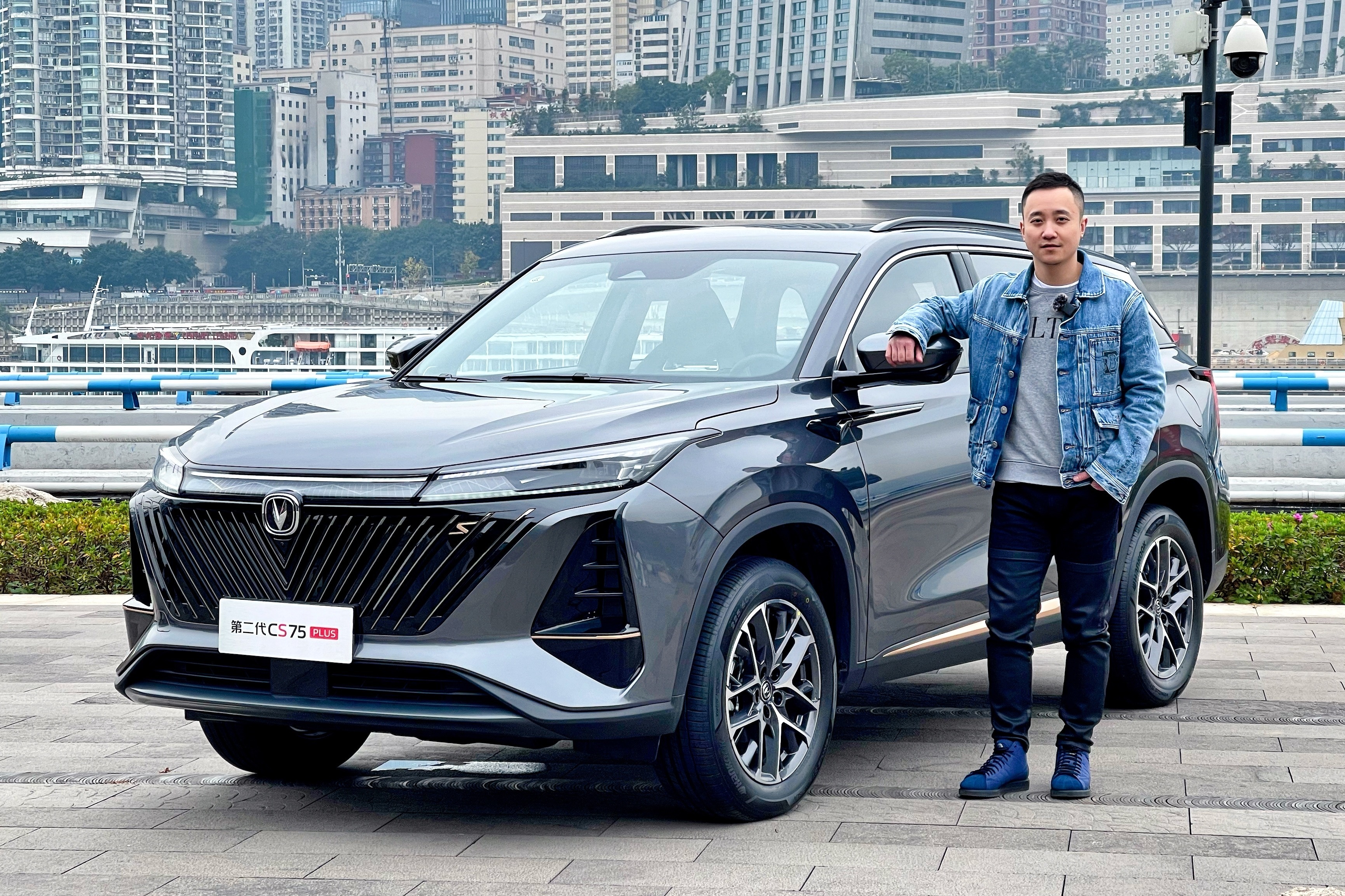 大V前脸、游艇内饰 第二代长安CS75PLUS太会了吧!