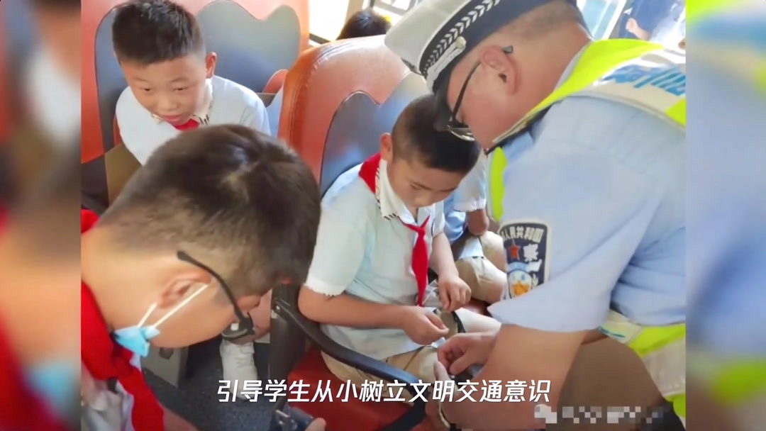 “开学第一课” 交通安全宣传进校园