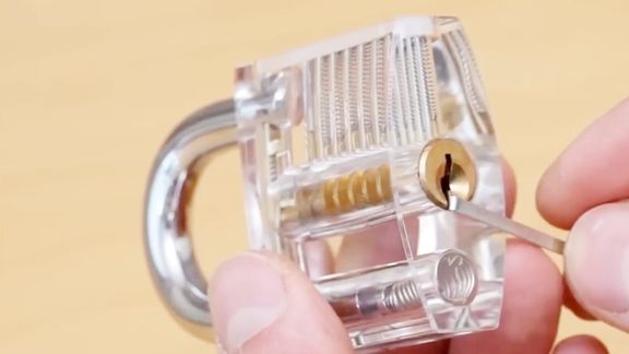 门锁不一定只有钥匙才能开,再也不用担心丢钥匙了