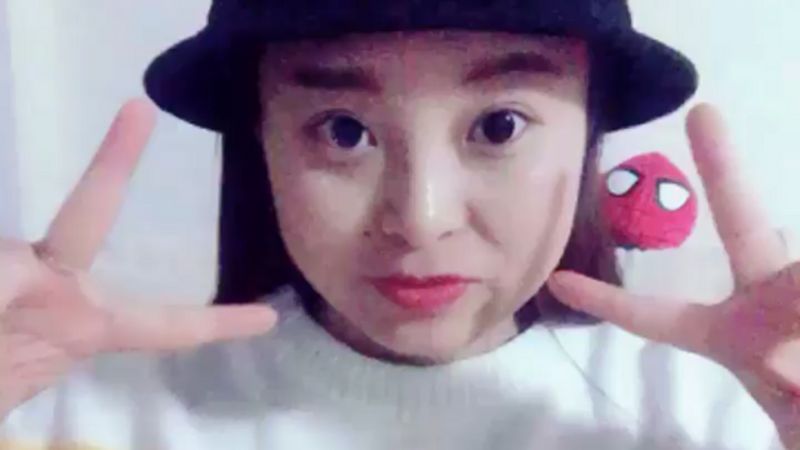 美女《勇敢爱》手势舞表演,动作简单又好看!