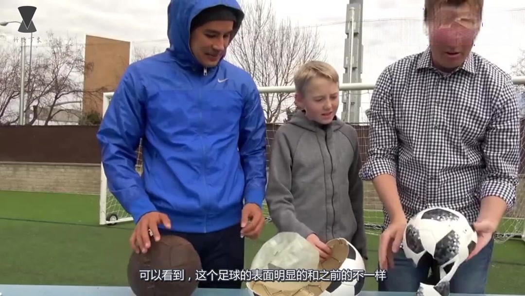 世界杯的足球到底有什么秘密?老外一刀切开,看完不敢相信!