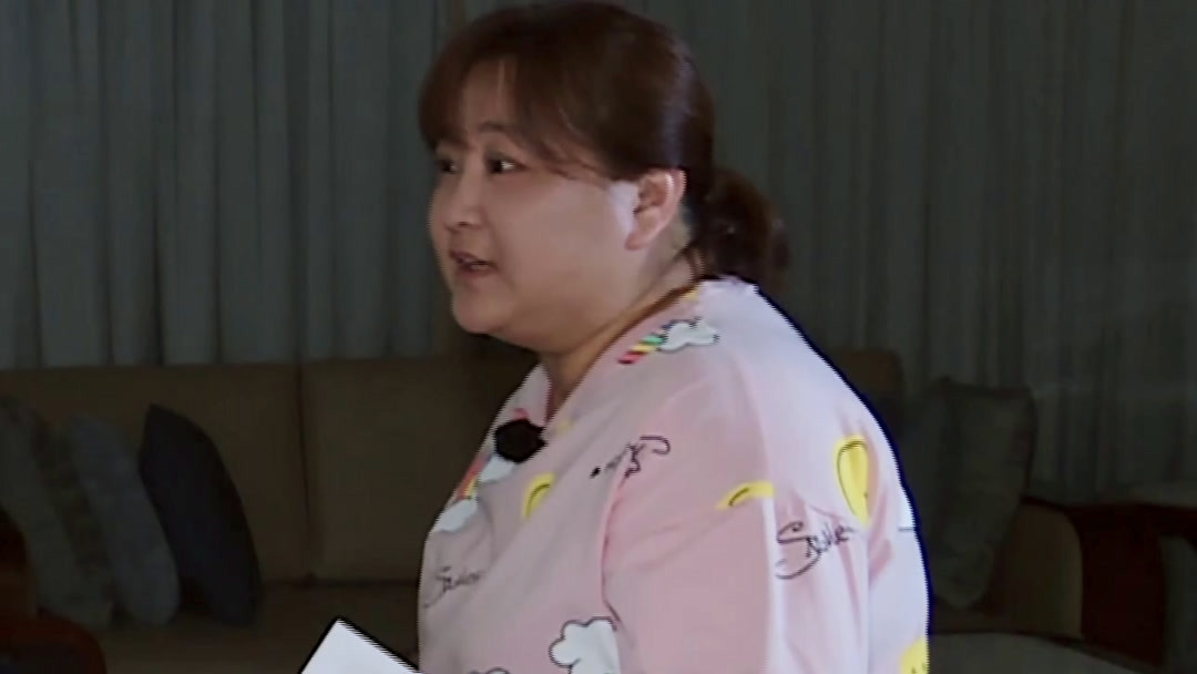 《王牌对王牌6》贾玲素颜出镜叫华晨宇起床 杨迪戏瘾爆发找沙溢