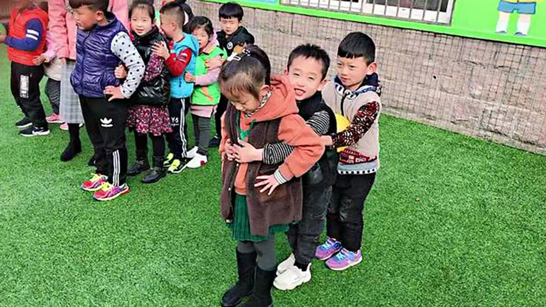 幼儿园户外活动小游戏,幼儿宝宝每天都可以玩的很开心哦!