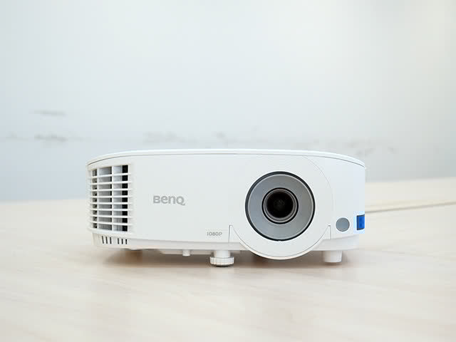 办公投影仪什么牌子好?感受一下明基E580T全场景无线投影