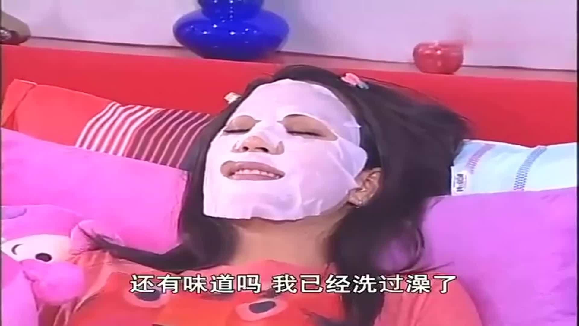 女佣:美女在床上敷面膜,小伙一看不淡定了,立马上床打架
