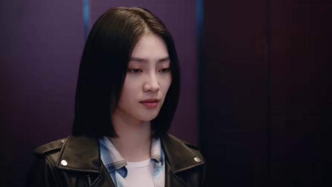 《暴风眼》安静下达任务 工作人员配合默契