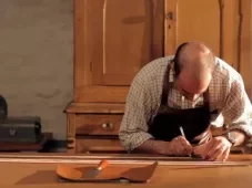 还原皮具匠人制作手工皮带的过程,每一秒都是享受,舍不得快进