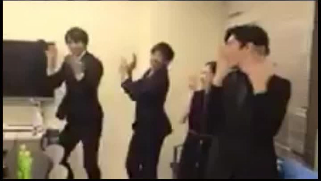 【羽生结弦】牛堡包平地摔无限循环x恋舞