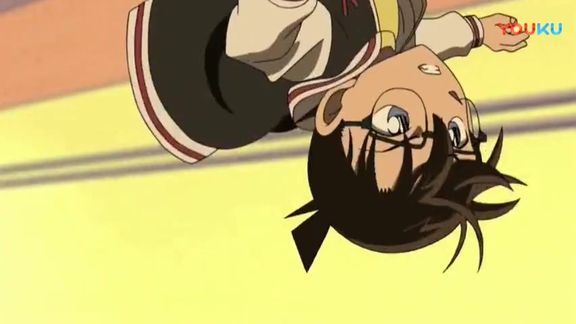 名侦探柯南 柯南再现神操作!贴墙滑板飞到隧道顶部!这是要上天