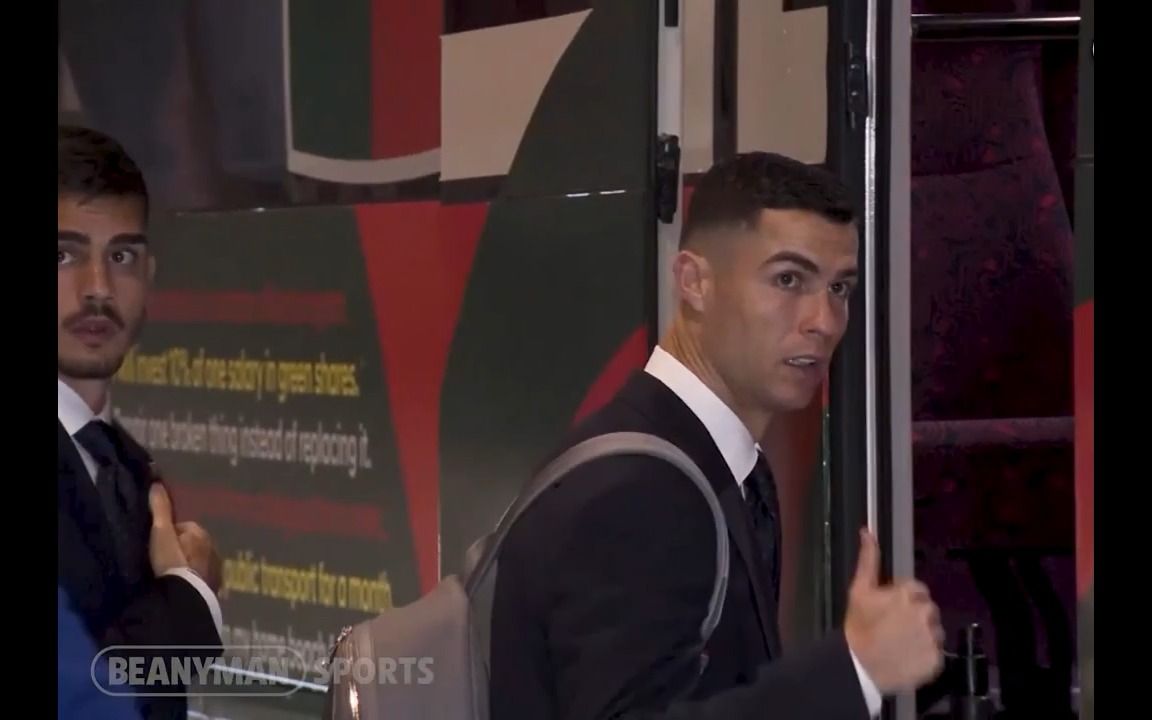 卡塔尔世界杯C罗登大巴竖起大拇指