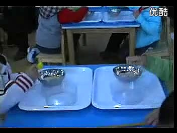 幼儿园中班科学优质课视频展示《有趣的筛子》_何老师