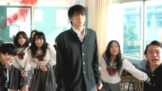 恐怖电影:学校玩起了死亡游戏,谁输就会死,赢了才能活命!