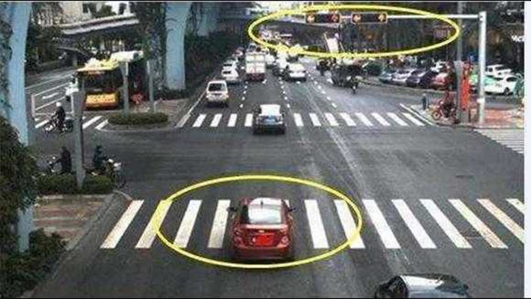 闯黄灯也会被扣6分?什么情况属于“闯黄灯”?交警给出权威答案