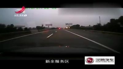 汽车碾过一个不明物体,行车记录仪回放,发现是一个躺着的女子