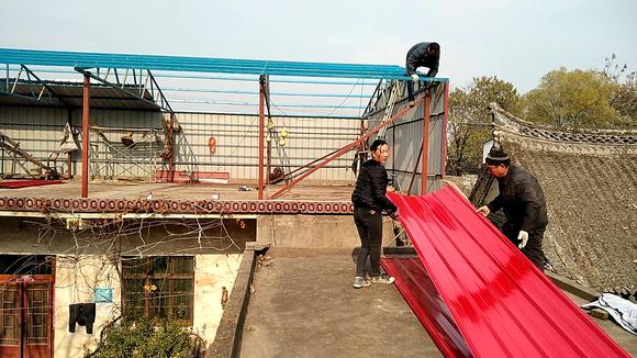 河南许昌:现在农村流行搭彩钢瓦,四间房花这么多钱,这价格贵吗