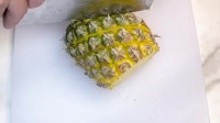 教大家切凤梨的小妙招,方法简单实用