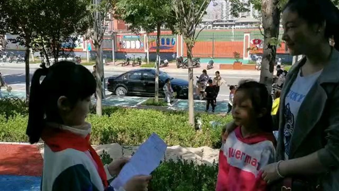 小学生合理使用手机”社会采访(二)