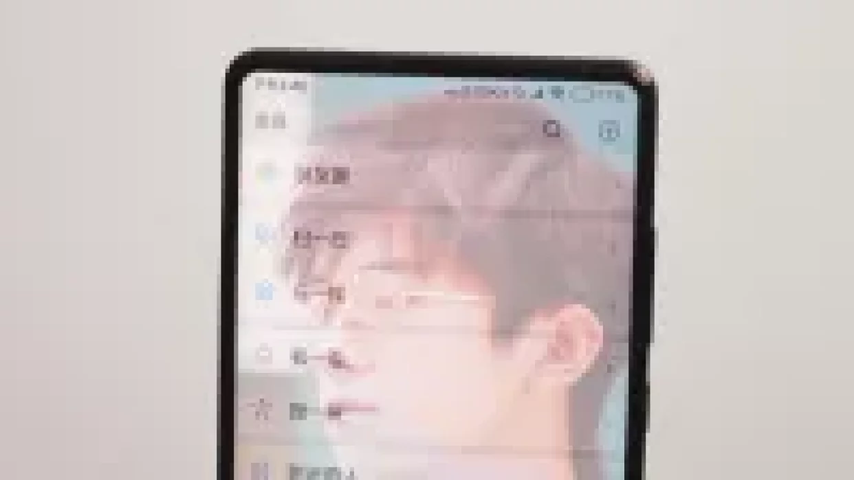 微信打开这个功能,就能把易烊千玺设为主题皮肤,半透明效果超好看