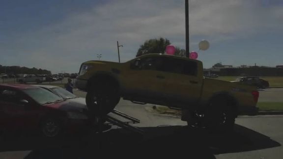 尼桑皮卡如此测试越野性能,一脚油门上去后霸气开始了!