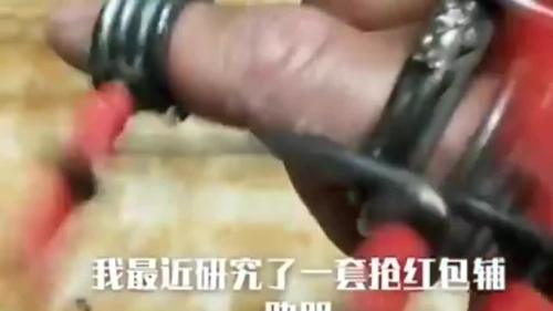 农村大哥发明的抢红包辅助器,就这样的速度,哪个女人不喜欢