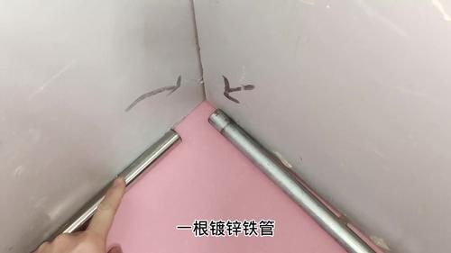 没有铁弯头,墙角的不锈钢管怎么拐弯接入镀锌铁管?教你轻松连接