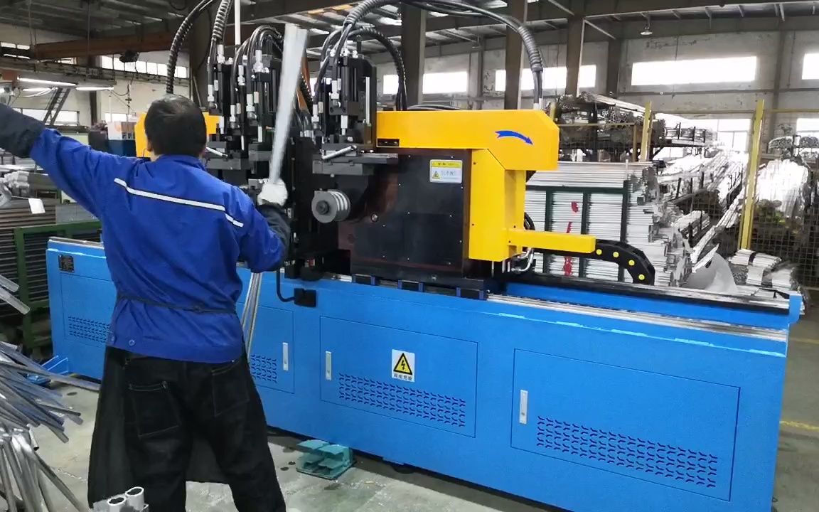 .全自动双头弯管机多支弯