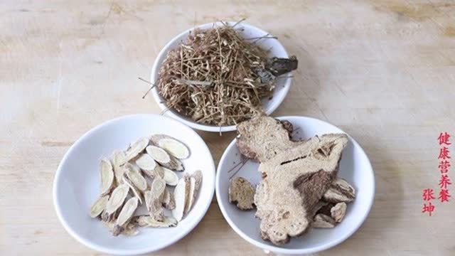 消除疲劳、补中益气,3味中药煮水泡脚半小时,身体越来越健康