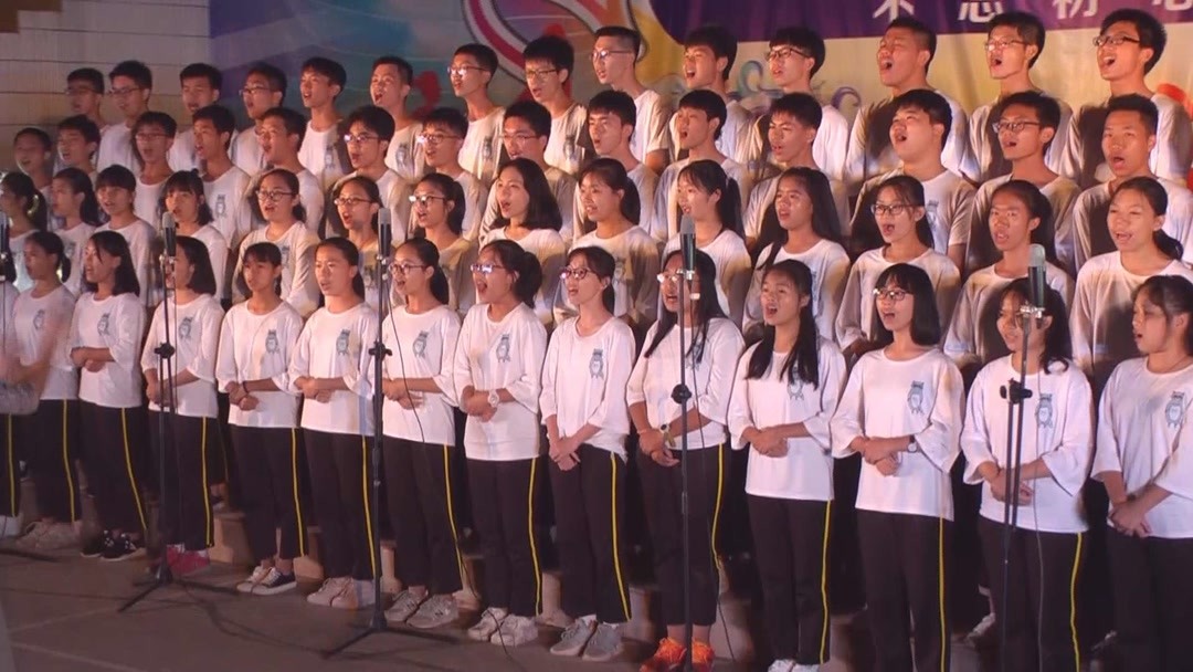 信宜中学校园文化艺术节班级合唱《追梦赤子心》