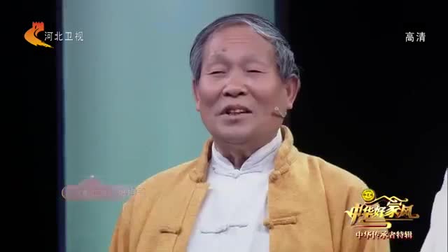 华阴老腔艺人现场表演皮影戏《三英战吕布》片段,令观众大呼过瘾