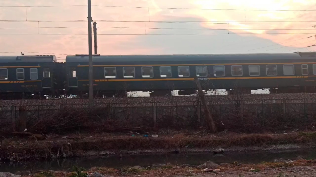 萧甬线蜀山下午拍火车 上局沪段SS80206牵引K336次列车前往余姚站