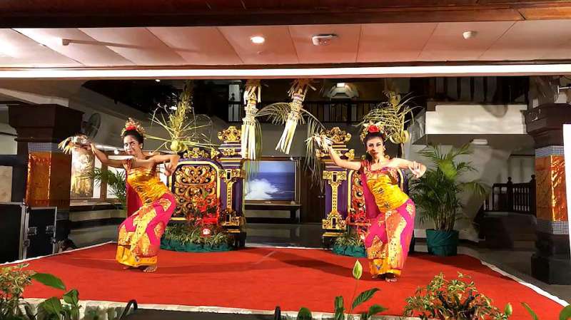 印尼当地传统饭前舞蹈