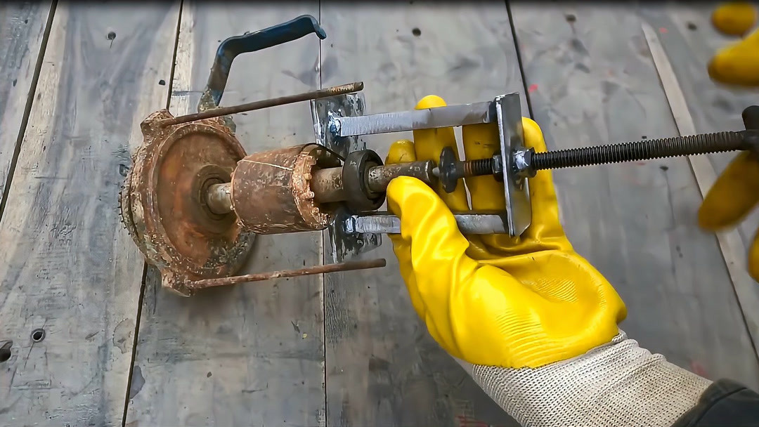 使用废旧零件做一个惊人的轴承拉拔器,非常实用