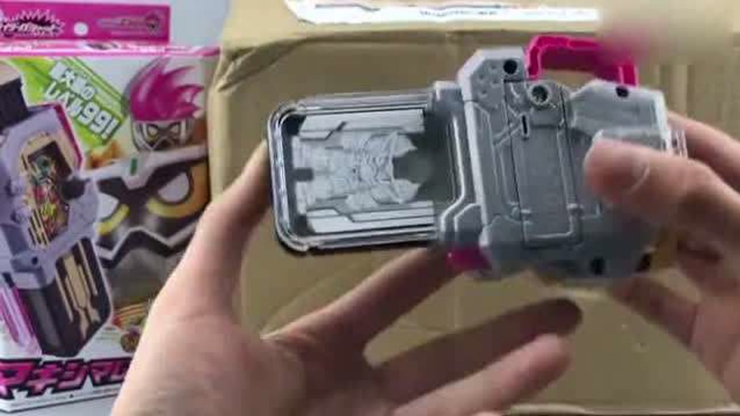 《奥特曼》达人的世界: 假面骑士卡带, 一样霸气, 只是做