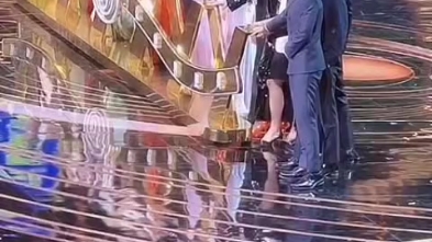 杨紫肖战2022微博之夜大合照