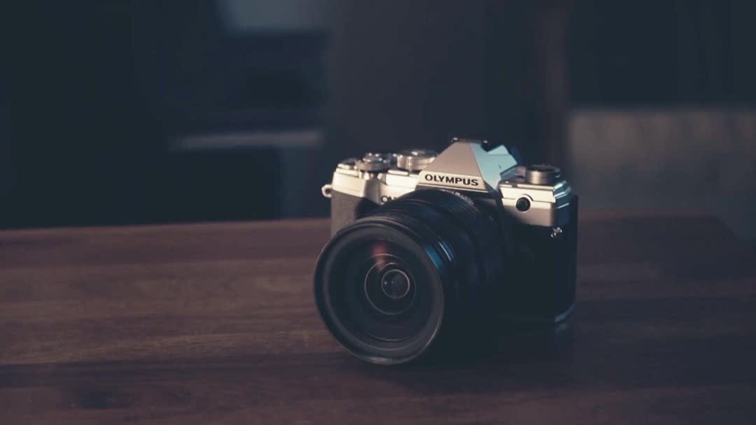 这才是最轻便的旗舰微单相机