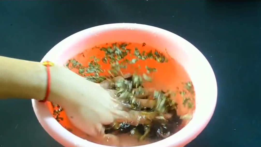 艾叶加生姜泡脚太厉害了,解决了很多人困扰的烦恼,快来试试吧!