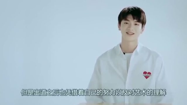 林一现身机场却被女助理抢镜粉丝纷纷求出道,估计比爱豆还要火