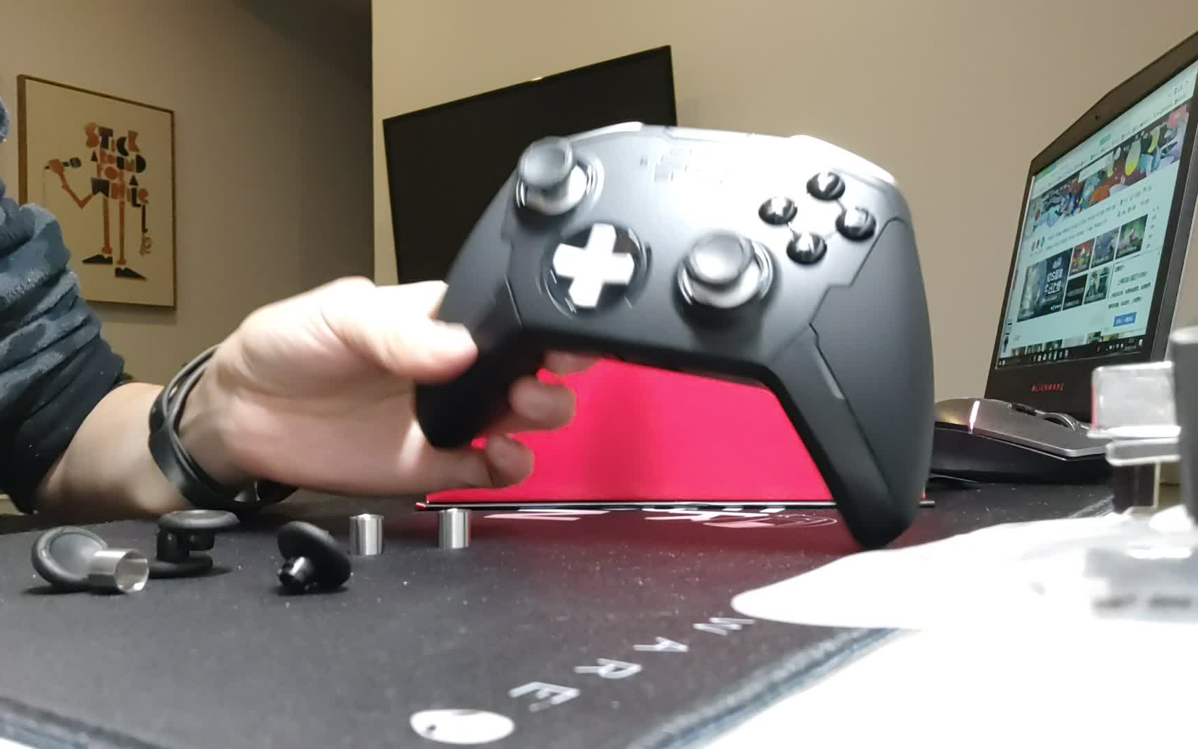 女声大佬贵100块的无线北通宙斯精英手柄开箱