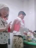 老公洗碗,我在拍,这个标题怎么写呢,我不会写,里面人才多,看看怎么写,谢