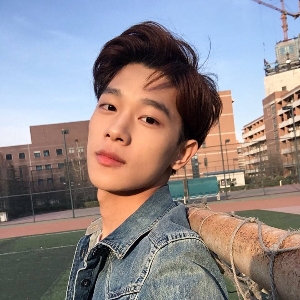 北大高分老学长 