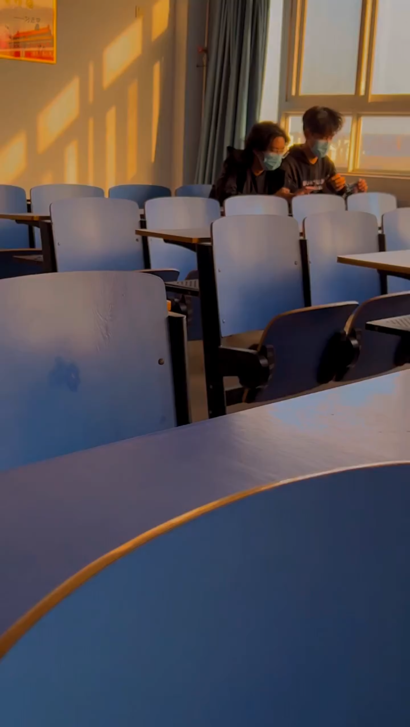 “可以封神的青春校园文案”