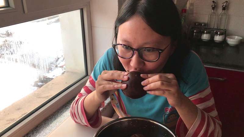 孕妈馋翔翔哥吃的冻梨,自己冰箱制作口感极佳,做法简单一学就会