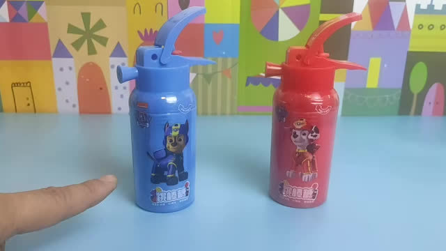 汪汪队消防桶灭火器,学习消防知识,可喷水还有跳棒糖!