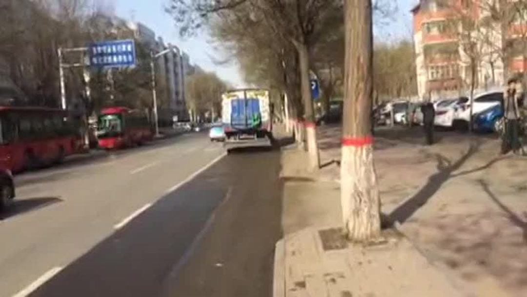 洒水车工作视频