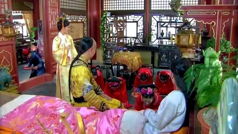 新还珠格格:小燕子醒来竟成了格格,皇上还亲自喂药,秒变凤凰