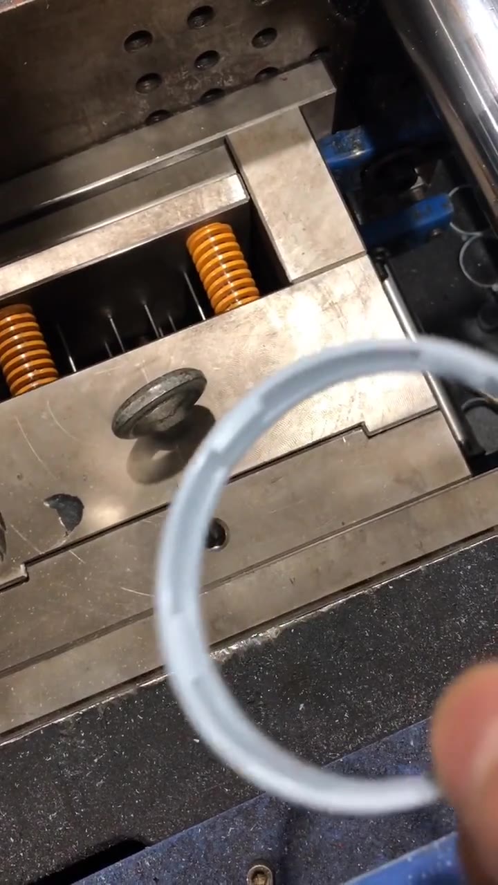 UG一出4,20个内滑块,盘它就是