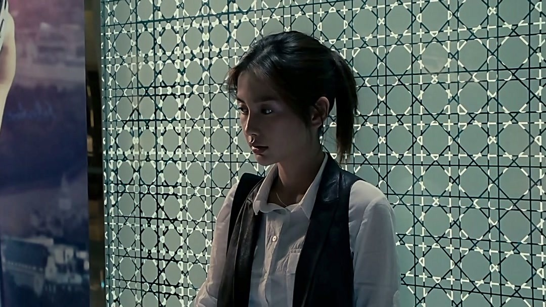 杨颖拒绝在熙礼物 被商场服务员称为小姐!