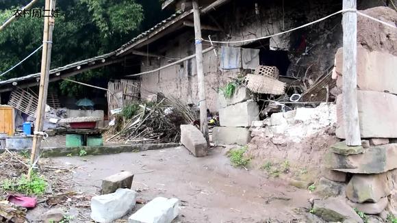 农村贫困户:国家不仅给生活费,还免费给我们修建房屋,感谢政府